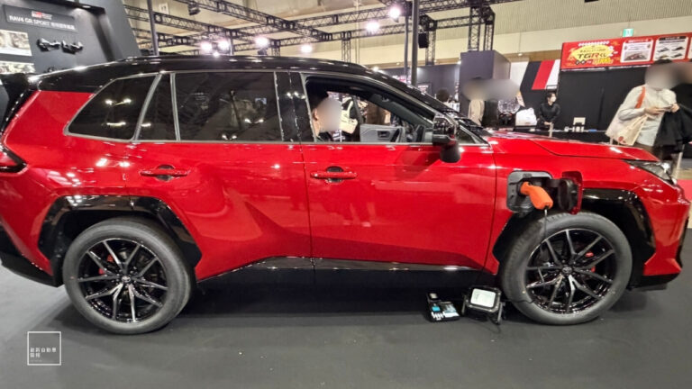 【2026年最新版】新型 トヨタ RAV4 VS ハリアー どっちを選ぶべき?価格・性能・燃費を完全解説| 最新自動車情報